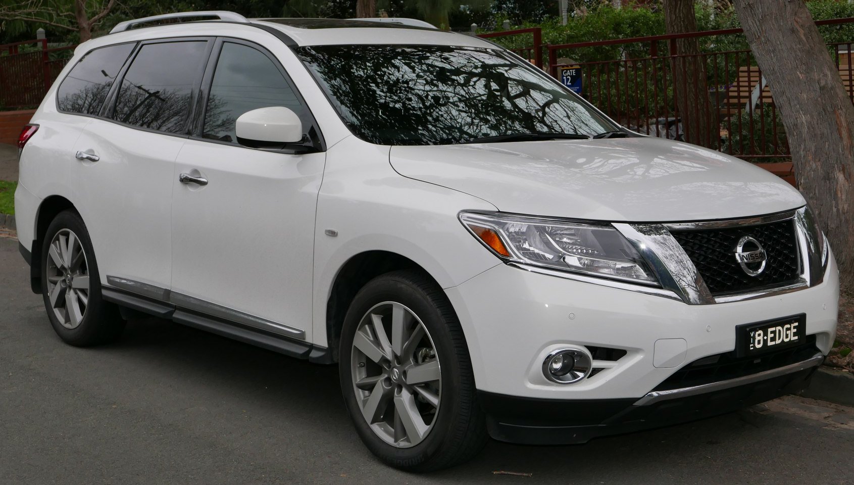 Nissan Pathfinder technical specifications and fuel economy